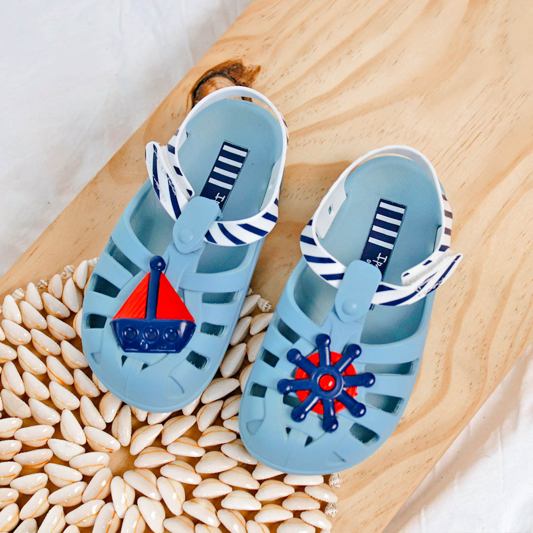 Escoge las mejores chanclas de piscina para niña y niño